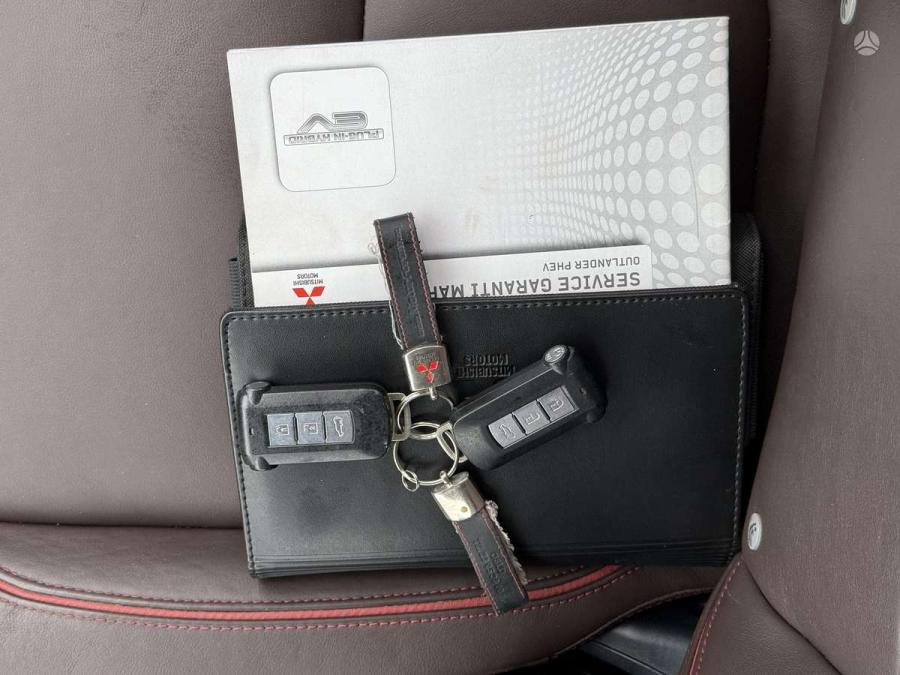 Black Mitsubishi Outlander 2015 in Marijampole, with an engine capacity of 2.00 L and mileage of 233 thousand km for 9800 €, photo 27 on AUTOMOTO.COM.LV