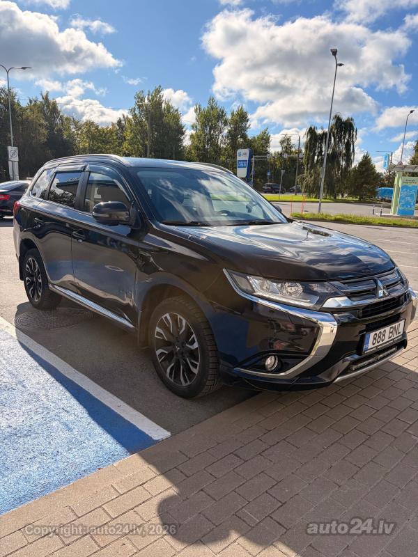 Mitsubishi Outlander 2015 Mardu vietnē Melns Mitsubishi Outlander 2015 Mardu, ar dzinēja tilpumu 2.00 L un nobraukumu 319 tūkst. km par 9850 €, foto 3 vietnē AUTOMOTO.COM.LV