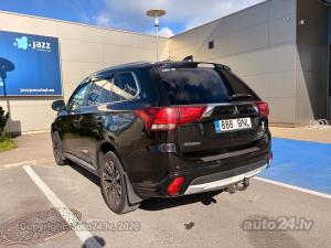 Melns Mitsubishi Outlander 2015 Mardu, ar dzinēja tilpumu 2.00 L un nobraukumu 319 tūkst. km par 9850 €, foto 5 vietnē AUTOMOTO.COM.LV