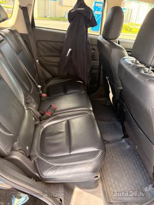 Melns Mitsubishi Outlander 2015 Mardu, ar dzinēja tilpumu 2.00 L un nobraukumu 319 tūkst. km par 9850 €, foto 7 vietnē AUTOMOTO.COM.LV