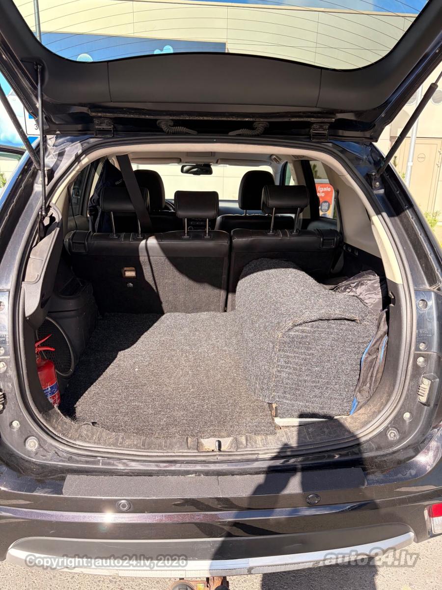 Melns Mitsubishi Outlander 2015 Mardu, ar dzinēja tilpumu 2.00 L un nobraukumu 319 tūkst. km par 9850 €, foto 13 vietnē AUTOMOTO.COM.LV