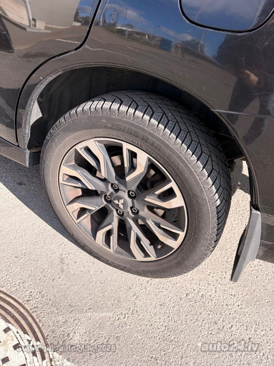 Melns Mitsubishi Outlander 2015 Mardu, ar dzinēja tilpumu 2.00 L un nobraukumu 319 tūkst. km par 9850 €, foto 18 vietnē AUTOMOTO.COM.LV