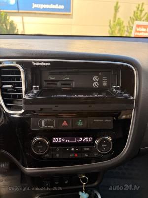 Melns Mitsubishi Outlander 2015 Mardu, ar dzinēja tilpumu 2.00 L un nobraukumu 319 tūkst. km par 9850 €, foto 20 vietnē AUTOMOTO.COM.LV