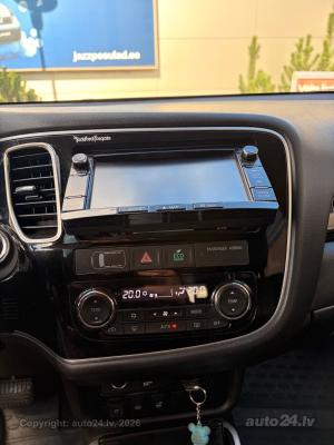 Melns Mitsubishi Outlander 2015 Mardu, ar dzinēja tilpumu 2.00 L un nobraukumu 319 tūkst. km par 9850 €, foto 21 vietnē AUTOMOTO.COM.LV