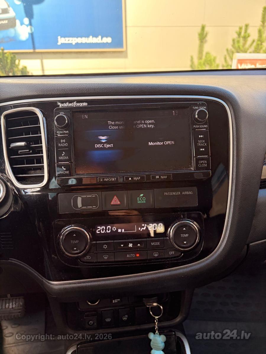 Melns Mitsubishi Outlander 2015 Mardu, ar dzinēja tilpumu 2.00 L un nobraukumu 319 tūkst. km par 9850 €, foto 22 vietnē AUTOMOTO.COM.LV