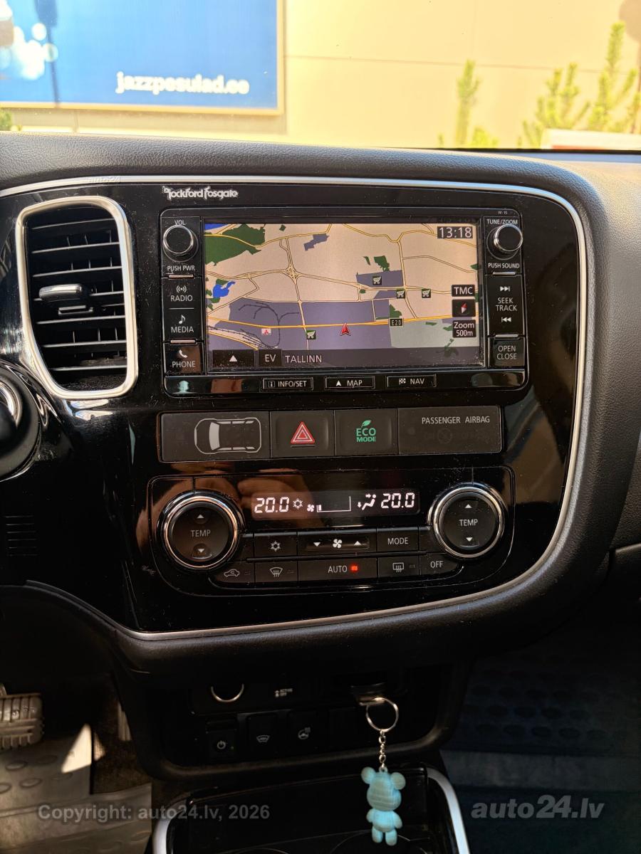 Melns Mitsubishi Outlander 2015 Mardu, ar dzinēja tilpumu 2.00 L un nobraukumu 319 tūkst. km par 9850 €, foto 24 vietnē AUTOMOTO.COM.LV