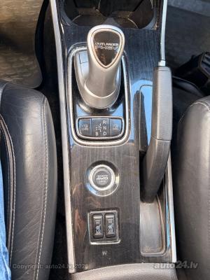 Melns Mitsubishi Outlander 2015 Mardu, ar dzinēja tilpumu 2.00 L un nobraukumu 319 tūkst. km par 9850 €, foto 26 vietnē AUTOMOTO.COM.LV