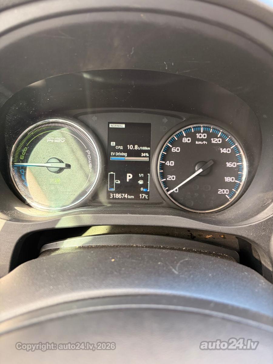 Melns Mitsubishi Outlander 2015 Mardu, ar dzinēja tilpumu 2.00 L un nobraukumu 319 tūkst. km par 9850 €, foto 28 vietnē AUTOMOTO.COM.LV