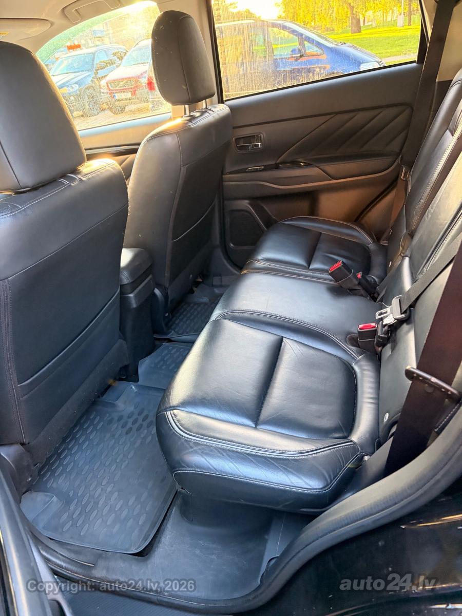 Melns Mitsubishi Outlander 2015 Mardu, ar dzinēja tilpumu 2.00 L un nobraukumu 319 tūkst. km par 9850 €, foto 30 vietnē AUTOMOTO.COM.LV