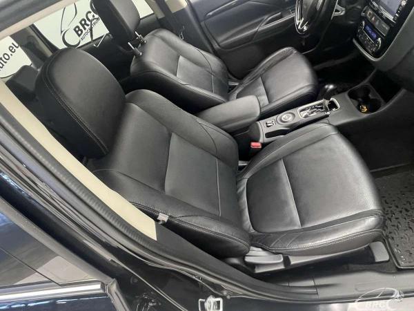 Black Mitsubishi Outlander 2016 in Vilnius, with an engine capacity of 2.00 L and mileage of 84 thousand km for 14950 €, photo 5 on AUTOMOTO.COM.LV