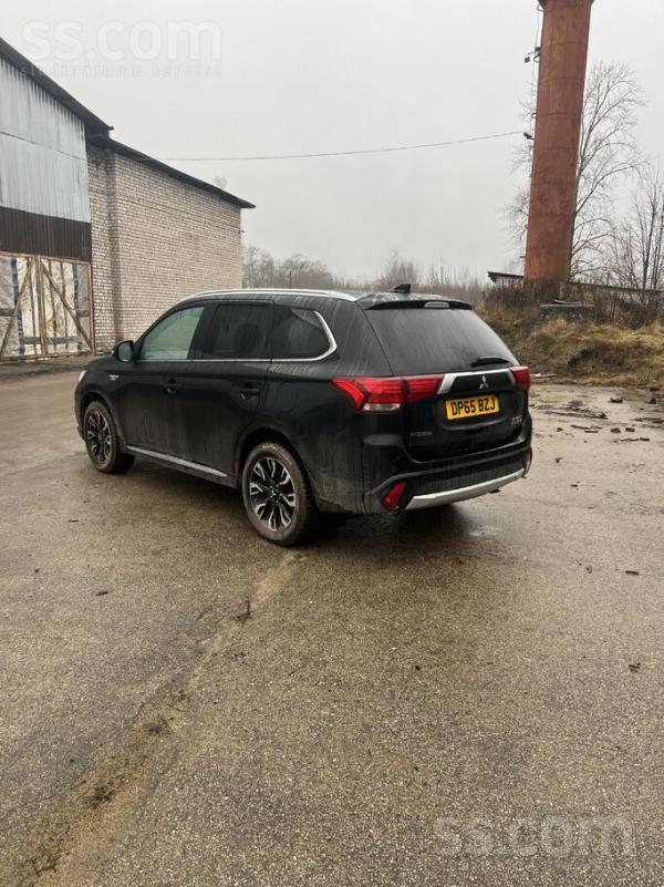 Melns Mitsubishi Outlander 2016 Rēzekne, ar dzinēja tilpumu 2.00 L un nobraukumu 174 tūkst. km par 5500 €, foto 3 vietnē AUTOMOTO.COM.LV