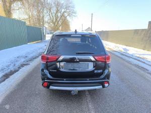 Black Mitsubishi Outlander 2016 in Marijampole, with an engine capacity of 2.00 L and mileage of 163 thousand km for 12250 €, photo 4 on AUTOMOTO.COM.LV