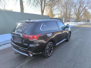 Black Mitsubishi Outlander 2016 in Marijampole, with an engine capacity of 2.00 L and mileage of 163 thousand km for 12250 €, photo 5 on AUTOMOTO.COM.LV