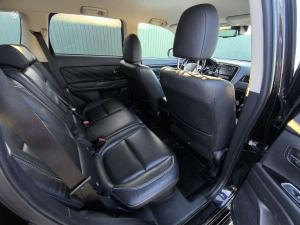 Black Mitsubishi Outlander 2016 in Marijampole, with an engine capacity of 2.00 L and mileage of 163 thousand km for 12250 €, photo 13 on AUTOMOTO.COM.LV