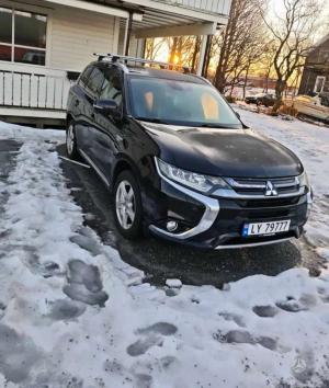 Melns Mitsubishi Outlander 2016 Rokiškis, ar dzinēja tilpumu 2.00 L un nobraukumu 170 tūkst. km par 7200 €, foto  vietnē AUTOMOTO.COM.LV