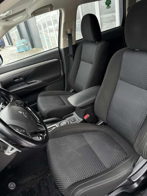 Melns Mitsubishi Outlander 2016 Kauņa, ar dzinēja tilpumu 2.30 L un nobraukumu 218 tūkst. km par 10900 €, foto 2 vietnē AUTOMOTO.COM.LV