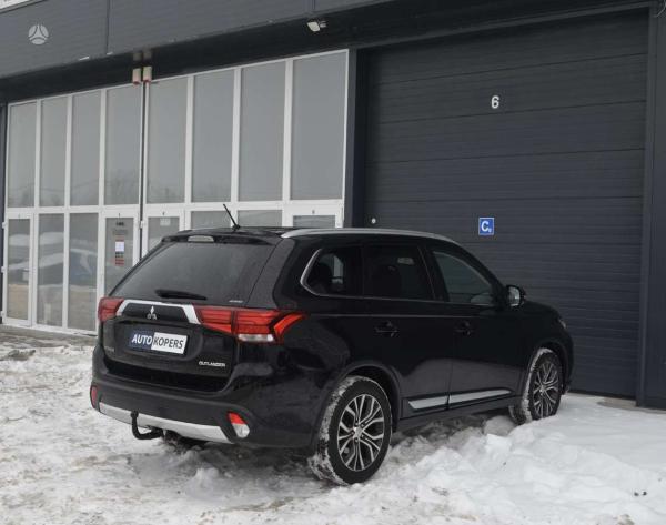 Melns Mitsubishi Outlander 2016 Kauņa, ar dzinēja tilpumu 2.30 L un nobraukumu 218 tūkst. km par 10900 €, foto 3 vietnē AUTOMOTO.COM.LV