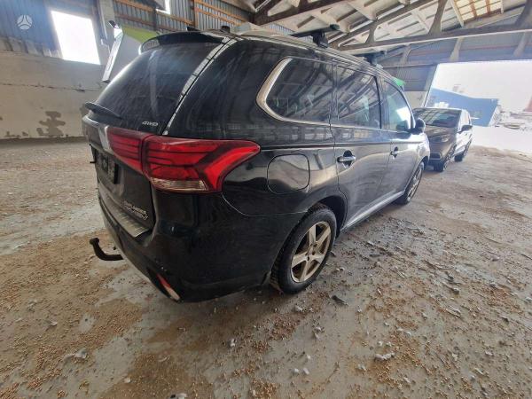 Melns Mitsubishi Outlander 2016 Rokiškis, ar dzinēja tilpumu 2.00 L un nobraukumu 278 tūkst. km par 7200 €, foto 6 vietnē AUTOMOTO.COM.LV