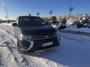 Black Mitsubishi Outlander 2016 in Vilnius, with an engine capacity of 2.00 L and mileage of 220 thousand km for 10500 €, photo  on AUTOMOTO.COM.LV
