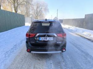 Black Mitsubishi Outlander 2016 in Marijampole, with an engine capacity of 2.00 L and mileage of 298 thousand km for 8850 €, photo 4 on AUTOMOTO.COM.LV