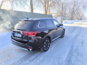 Black Mitsubishi Outlander 2016 in Marijampole, with an engine capacity of 2.00 L and mileage of 298 thousand km for 8850 €, photo 5 on AUTOMOTO.COM.LV