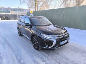 Black Mitsubishi Outlander 2016 in Marijampole, with an engine capacity of 2.00 L and mileage of 298 thousand km for 8850 €, photo 7 on AUTOMOTO.COM.LV