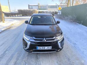 Black Mitsubishi Outlander 2016 in Marijampole, with an engine capacity of 2.00 L and mileage of 298 thousand km for 8850 €, photo 8 on AUTOMOTO.COM.LV