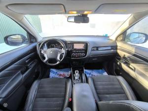 Black Mitsubishi Outlander 2016 in Marijampole, with an engine capacity of 2.00 L and mileage of 298 thousand km for 8850 €, photo 10 on AUTOMOTO.COM.LV