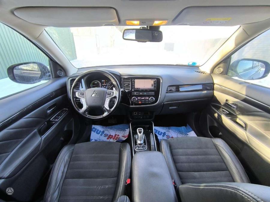 Black Mitsubishi Outlander 2016 in Marijampole, with an engine capacity of 2.00 L and mileage of 298 thousand km for 8850 €, photo 10 on AUTOMOTO.COM.LV