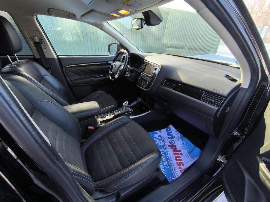 Black Mitsubishi Outlander 2016 in Marijampole, with an engine capacity of 2.00 L and mileage of 298 thousand km for 8850 €, photo 14 on AUTOMOTO.COM.LV
