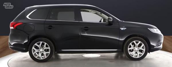 Black Mitsubishi Outlander 2016 in Kaunas, with an engine capacity of 2.00 L and mileage of 240 thousand km for 9300 €, photo 5 on AUTOMOTO.COM.LV