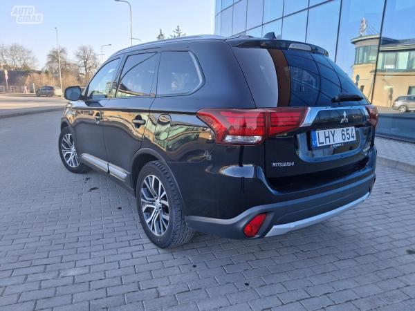 Black Mitsubishi Outlander 2016 in Utena, with an engine capacity of 2.40 L and mileage of 137 thousand km for 9500 €, photo 4 on AUTOMOTO.COM.LV