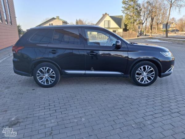 Black Mitsubishi Outlander 2016 in Utena, with an engine capacity of 2.40 L and mileage of 137 thousand km for 9500 €, photo 5 on AUTOMOTO.COM.LV