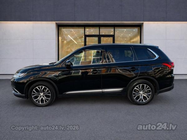 Black Mitsubishi Outlander 2016 in Tallinn, with an engine capacity of 2.00 L and mileage of 94 thousand km for 17999 €, photo 1 on AUTOMOTO.COM.LV