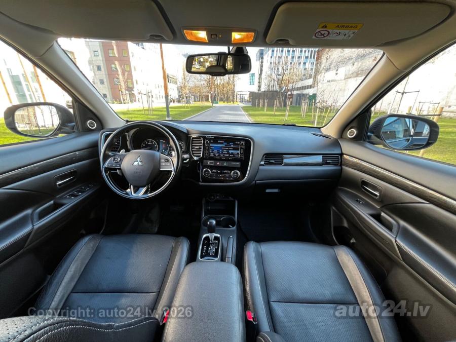 Black Mitsubishi Outlander 2016 in Tallinn, with an engine capacity of 2.00 L and mileage of 94 thousand km for 17999 €, photo 7 on AUTOMOTO.COM.LV