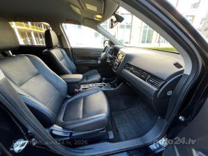 Black Mitsubishi Outlander 2016 in Tallinn, with an engine capacity of 2.00 L and mileage of 94 thousand km for 17999 €, photo 8 on AUTOMOTO.COM.LV