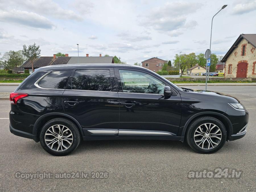 Melns Mitsubishi Outlander 2016 Paide, ar dzinēja tilpumu 2.00 L un nobraukumu 118 tūkst. km par 12850 €, foto 8 vietnē AUTOMOTO.COM.LV