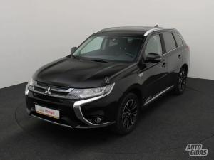 Black Mitsubishi Outlander 2016 in Vilnius, with an engine capacity of 2.00 L and mileage of 186 thousand km for 14799 €, photo  on AUTOMOTO.COM.LV