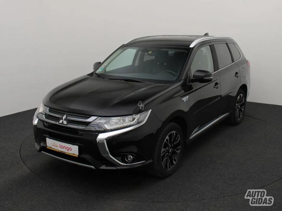 Black Mitsubishi Outlander 2016 in Vilnius, with an engine capacity of 2.00 L and mileage of 186 thousand km for 14799 €, photo 1 on AUTOMOTO.COM.LV