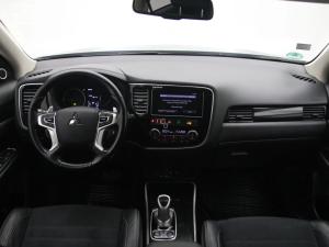 Black Mitsubishi Outlander 2016 in Vilnius, with an engine capacity of 2.00 L and mileage of 186 thousand km for 14799 €, photo 3 on AUTOMOTO.COM.LV