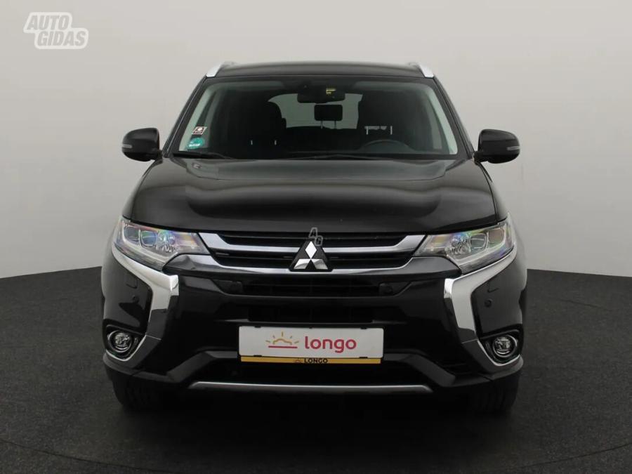 Black Mitsubishi Outlander 2016 in Vilnius, with an engine capacity of 2.00 L and mileage of 186 thousand km for 14799 €, photo 4 on AUTOMOTO.COM.LV