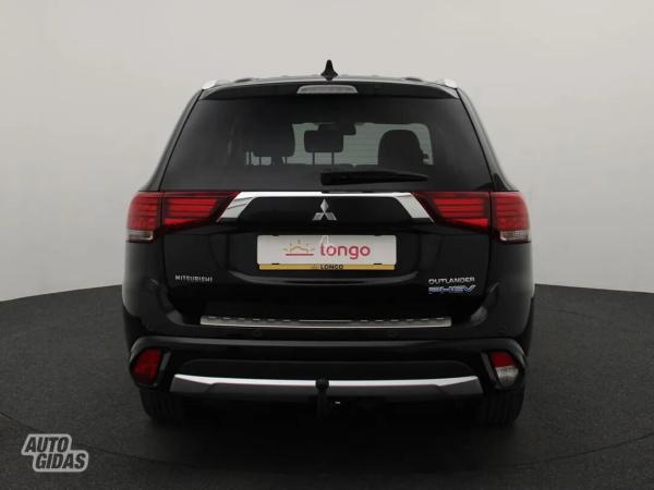 Melns Mitsubishi Outlander 2016 Viļņa, ar dzinēja tilpumu 2.00 L un nobraukumu 186 tūkst. km par 14799 €, foto 5 vietnē AUTOMOTO.COM.LV