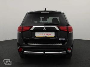 Black Mitsubishi Outlander 2016 in Vilnius, with an engine capacity of 2.00 L and mileage of 186 thousand km for 14799 €, photo 6 on AUTOMOTO.COM.LV