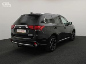 Black Mitsubishi Outlander 2016 in Vilnius, with an engine capacity of 2.00 L and mileage of 186 thousand km for 14799 €, photo 9 on AUTOMOTO.COM.LV