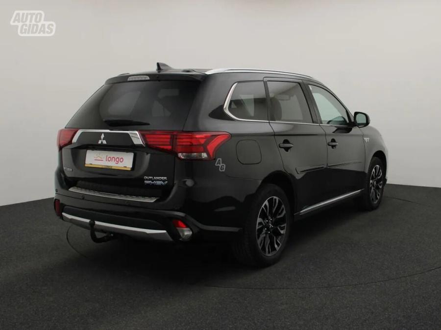 Black Mitsubishi Outlander 2016 in Vilnius, with an engine capacity of 2.00 L and mileage of 186 thousand km for 14799 €, photo 9 on AUTOMOTO.COM.LV