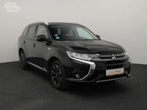 Black Mitsubishi Outlander 2016 in Vilnius, with an engine capacity of 2.00 L and mileage of 186 thousand km for 14799 €, photo 11 on AUTOMOTO.COM.LV