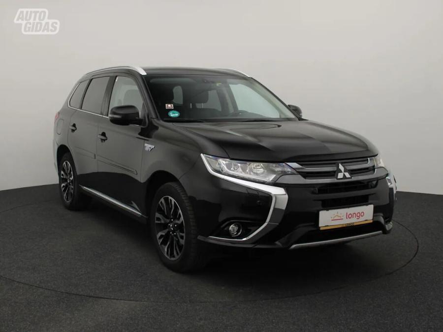 Black Mitsubishi Outlander 2016 in Vilnius, with an engine capacity of 2.00 L and mileage of 186 thousand km for 14799 €, photo 11 on AUTOMOTO.COM.LV