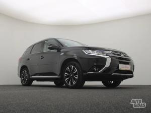 Black Mitsubishi Outlander 2016 in Vilnius, with an engine capacity of 2.00 L and mileage of 186 thousand km for 14799 €, photo 12 on AUTOMOTO.COM.LV