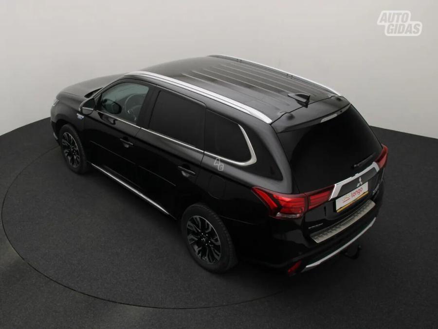 Black Mitsubishi Outlander 2016 in Vilnius, with an engine capacity of 2.00 L and mileage of 186 thousand km for 14799 €, photo 13 on AUTOMOTO.COM.LV