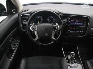Black Mitsubishi Outlander 2016 in Vilnius, with an engine capacity of 2.00 L and mileage of 186 thousand km for 14799 €, photo 18 on AUTOMOTO.COM.LV